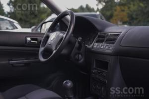 Zils Volkswagen Golf 2003 Rīga, ar dzinēja tilpumu 1.40 L un nobraukumu 244 tūkst. km par 2490 €, foto 8 vietnē AUTOMOTO.COM.LV