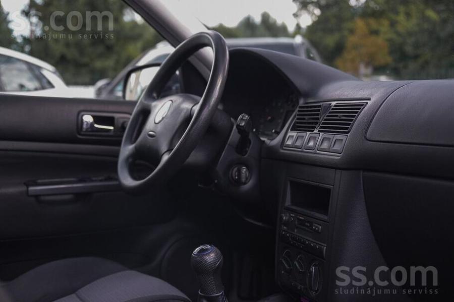 Zils Volkswagen Golf 2003 Rīga, ar dzinēja tilpumu 1.40 L un nobraukumu 244 tūkst. km par 2490 €, foto 8 vietnē AUTOMOTO.COM.LV