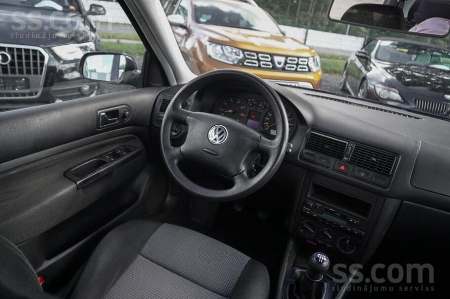 Zils Volkswagen Golf 2003 Rīga, ar dzinēja tilpumu 1.40 L un nobraukumu 244 tūkst. km par 2490 €, foto 9 vietnē AUTOMOTO.COM.LV