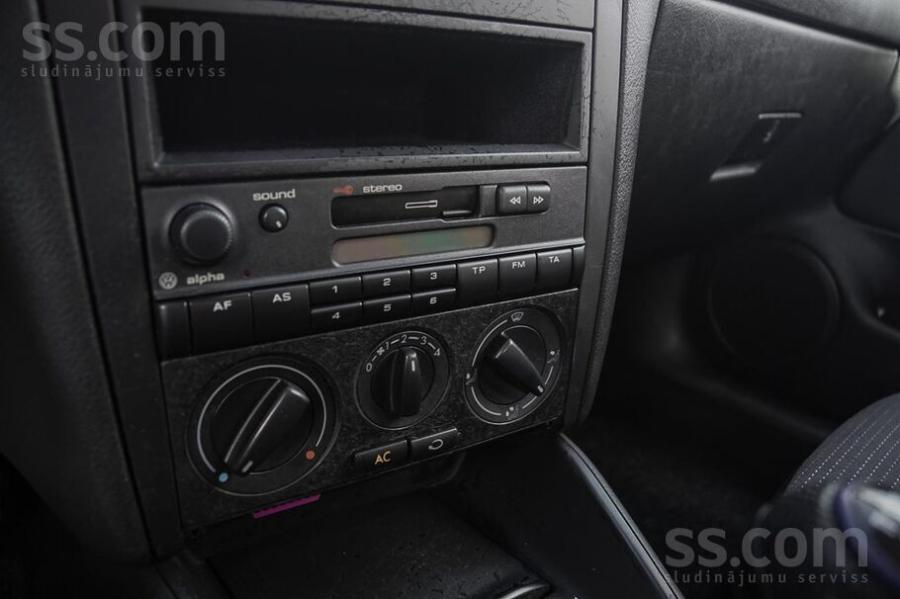 Zils Volkswagen Golf 2003 Rīga, ar dzinēja tilpumu 1.40 L un nobraukumu 244 tūkst. km par 2490 €, foto 13 vietnē AUTOMOTO.COM.LV