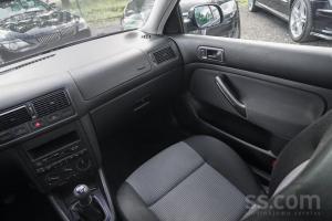 Zils Volkswagen Golf 2003 Rīga, ar dzinēja tilpumu 1.40 L un nobraukumu 244 tūkst. km par 2490 €, foto 14 vietnē AUTOMOTO.COM.LV