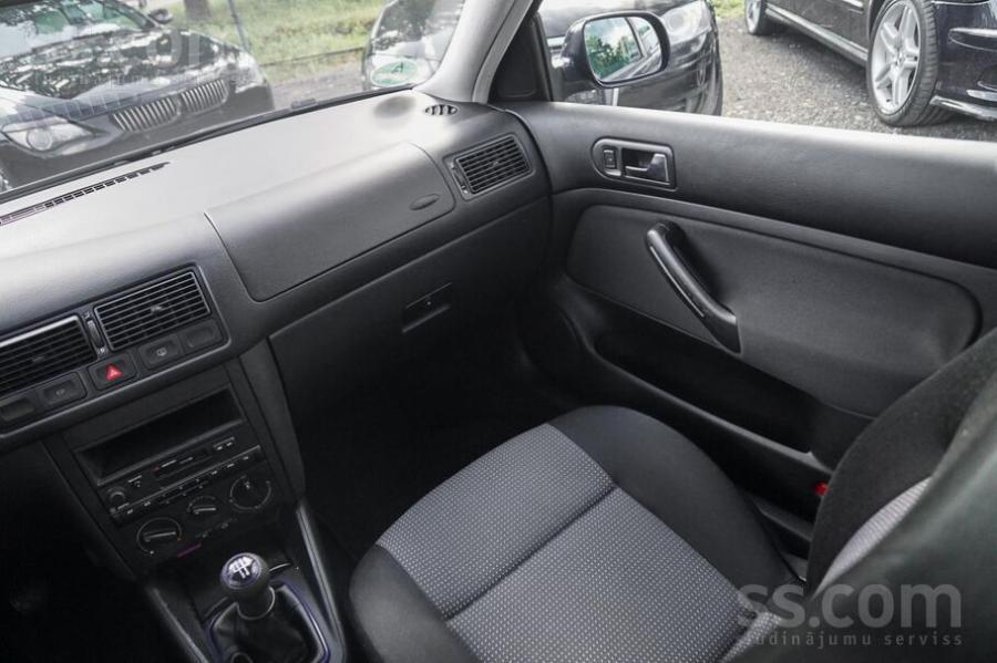 Zils Volkswagen Golf 2003 Rīga, ar dzinēja tilpumu 1.40 L un nobraukumu 244 tūkst. km par 2490 €, foto 14 vietnē AUTOMOTO.COM.LV