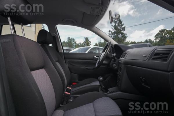Blue Volkswagen Golf 2003 in Riga, with an engine capacity of 1.40 L and mileage of 244 thousand km for 2490 €, photo 7 on AUTOMOTO.COM.LV