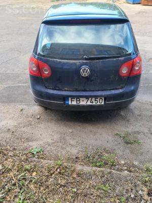 Zils Volkswagen Golf 2004 Rīga, ar dzinēja tilpumu 1.40 L un nobraukumu 258 tūkst. km par 1000 €, foto 3 vietnē AUTOMOTO.COM.LV