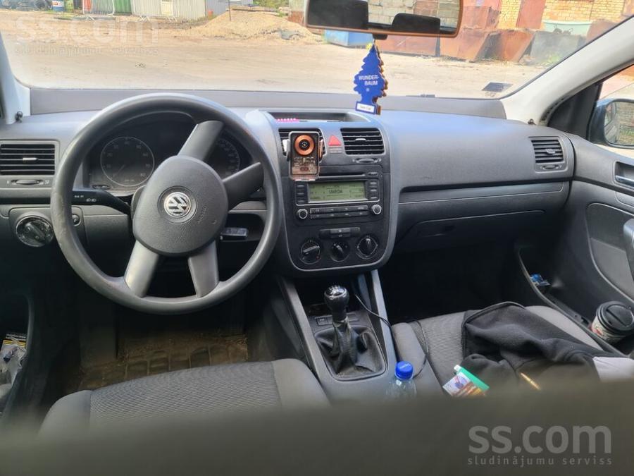 Zils Volkswagen Golf 2004 Rīga, ar dzinēja tilpumu 1.40 L un nobraukumu 258 tūkst. km par 1000 €, foto 4 vietnē AUTOMOTO.COM.LV