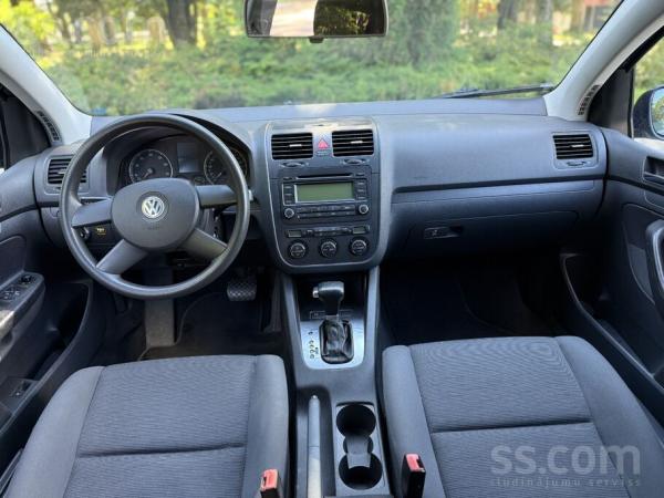 Blue Volkswagen Golf 2004 in Riga, with an engine capacity of 1.60 L and mileage of 0 thousand km for 1350 €, photo 8 on AUTOMOTO.COM.LV