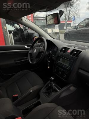 Zils Volkswagen Golf 2004 Rīga, ar dzinēja tilpumu 1.90 L un nobraukumu 270 tūkst. km par 1920 €, foto 12 vietnē AUTOMOTO.COM.LV