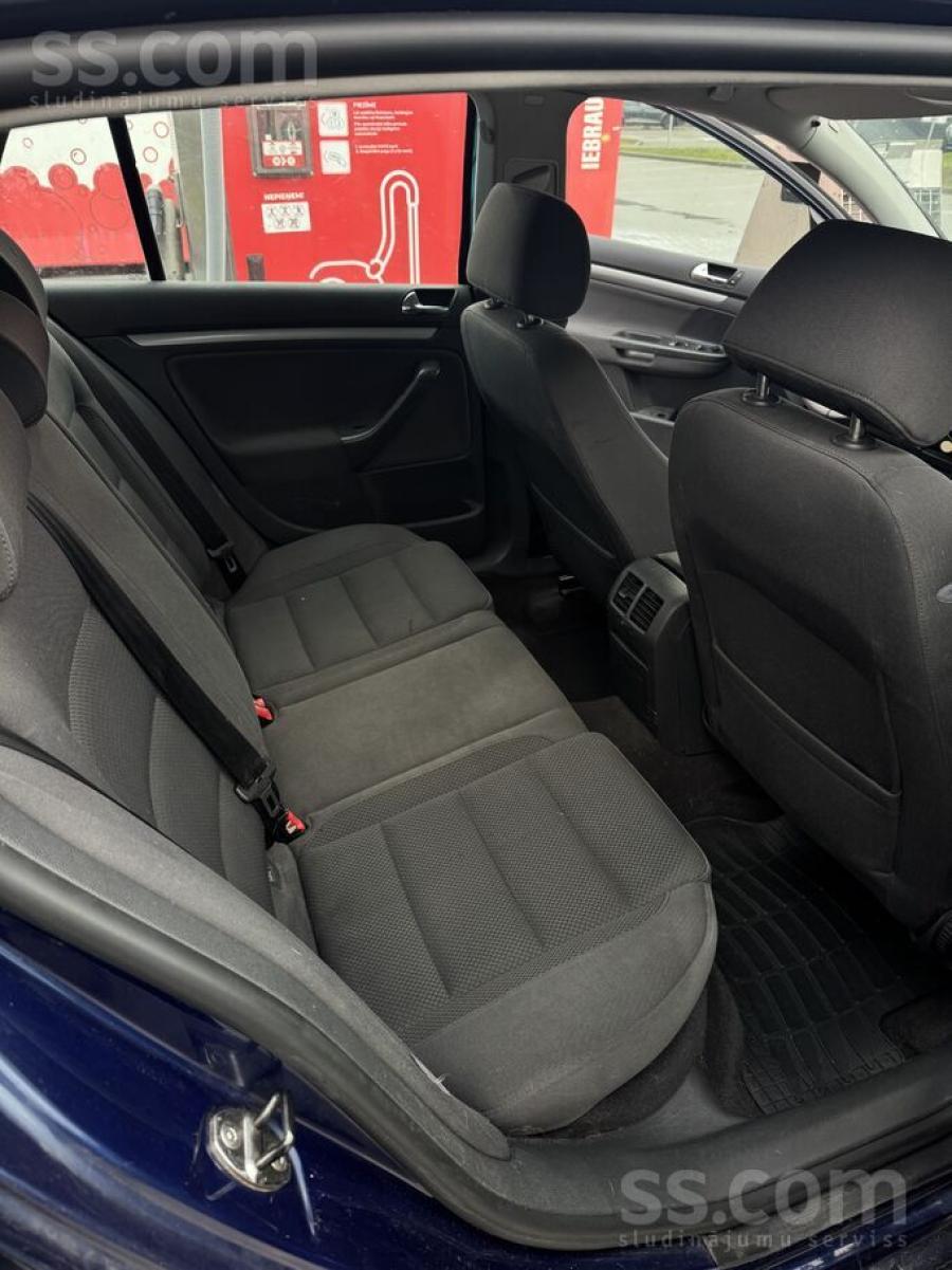 Zils Volkswagen Golf 2004 Rīga, ar dzinēja tilpumu 1.90 L un nobraukumu 270 tūkst. km par 1920 €, foto 14 vietnē AUTOMOTO.COM.LV