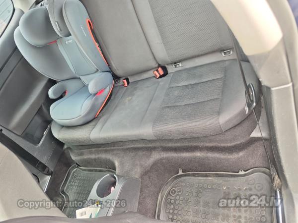 Blue Volkswagen Golf 2004 in Tartu, with an engine capacity of 2.00 L and mileage of 295 thousand km for 1500 €, photo 10 on AUTOMOTO.COM.LV