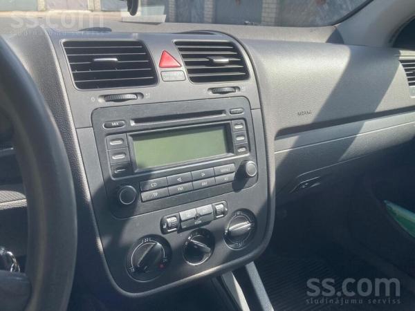 Blue Volkswagen Golf 2004 in Riga, with an engine capacity of 1.90 L and mileage of 438 thousand km for 1000 €, photo 6 on AUTOMOTO.COM.LV