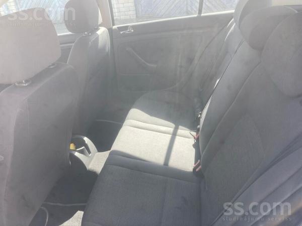Blue Volkswagen Golf 2004 in Riga, with an engine capacity of 1.90 L and mileage of 438 thousand km for 1000 €, photo 8 on AUTOMOTO.COM.LV