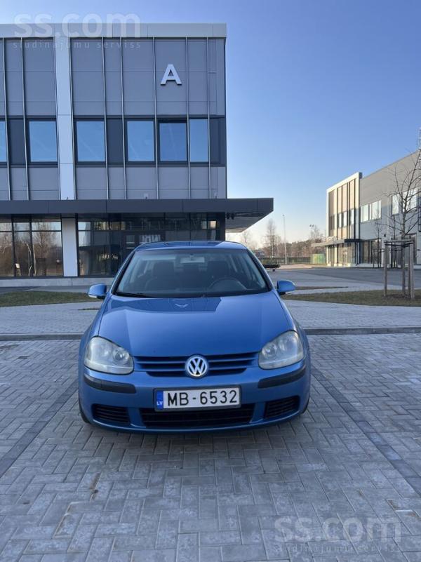 Blue Volkswagen Golf 2004 in Riga, with an engine capacity of 1.60 L and mileage of 240 thousand km for 1200 €, photo 6 on AUTOMOTO.COM.LV