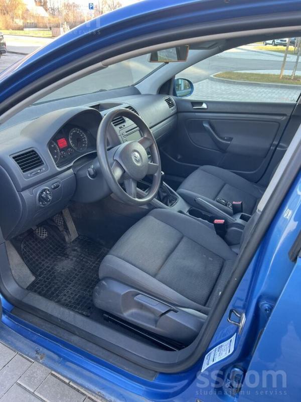 Blue Volkswagen Golf 2004 in Riga, with an engine capacity of 1.60 L and mileage of 240 thousand km for 1200 €, photo 10 on AUTOMOTO.COM.LV