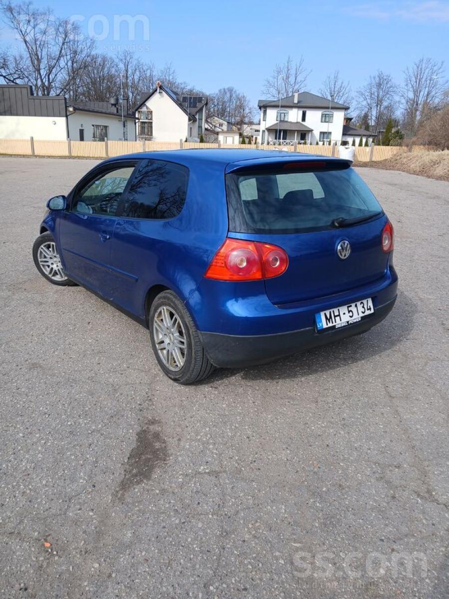Blue Volkswagen Golf 2004 in Valmiera, with an engine capacity of 2.00 L and mileage of 320 thousand km for 1000 €, photo 4 on AUTOMOTO.COM.LV