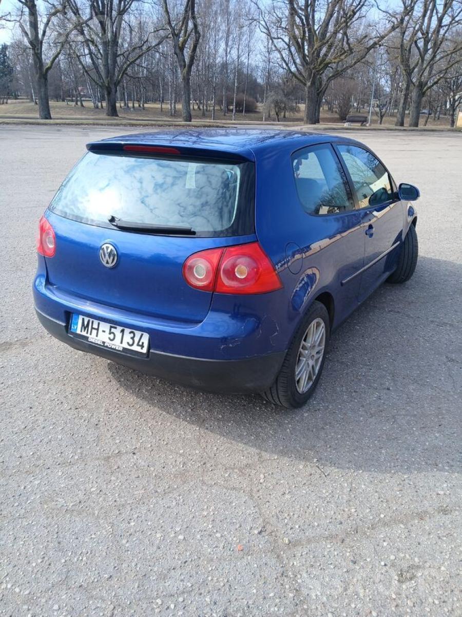 Blue Volkswagen Golf 2004 in Valmiera, with an engine capacity of 2.00 L and mileage of 320 thousand km for 1000 €, photo 5 on AUTOMOTO.COM.LV