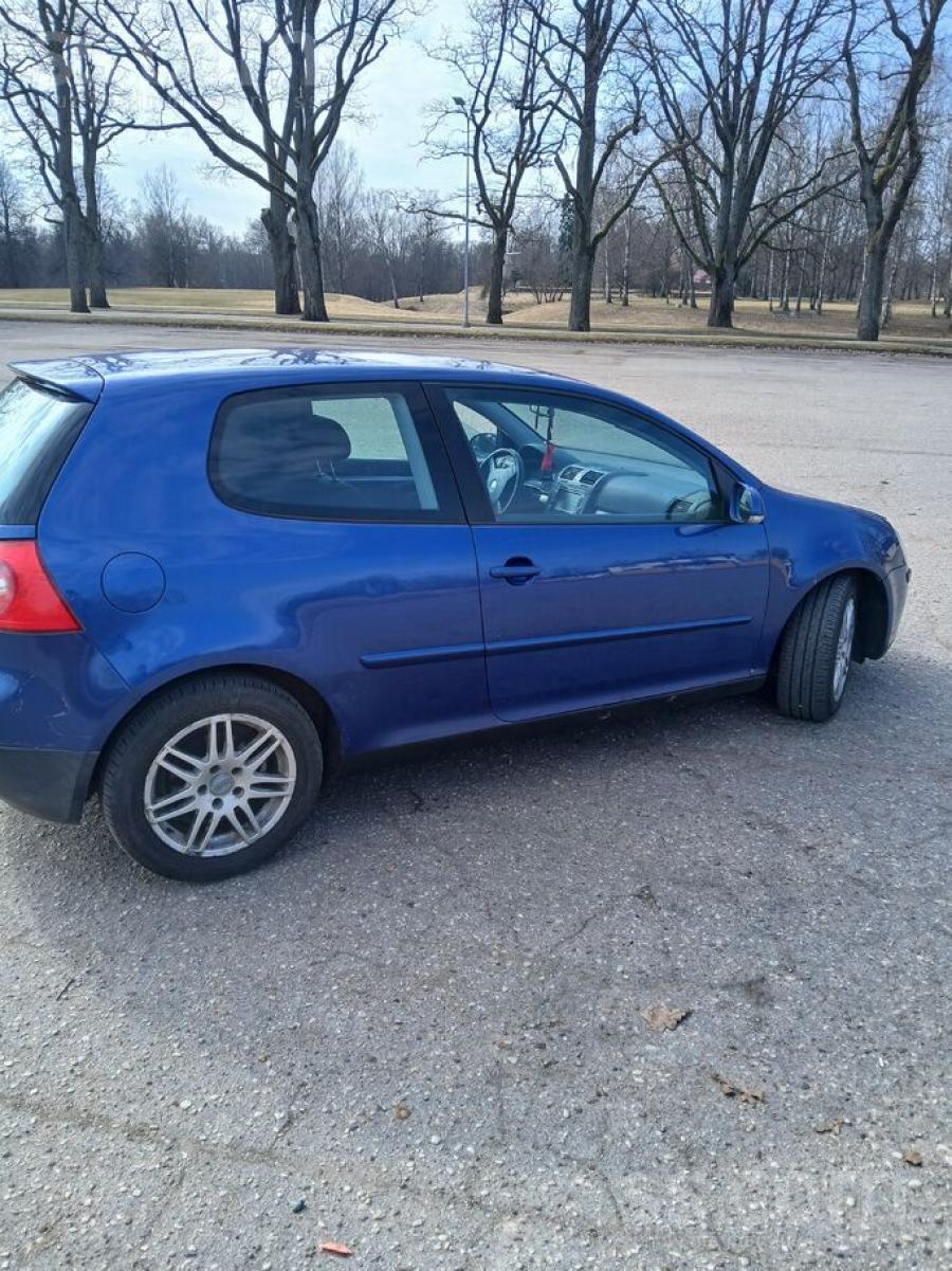 Blue Volkswagen Golf 2004 in Valmiera, with an engine capacity of 2.00 L and mileage of 320 thousand km for 1000 €, photo 6 on AUTOMOTO.COM.LV