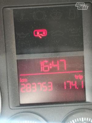 Blue Volkswagen Golf 2004 in Vilnius, with an engine capacity of 1.90 L and mileage of 284 thousand km for 399 €, photo 3 on AUTOMOTO.COM.LV