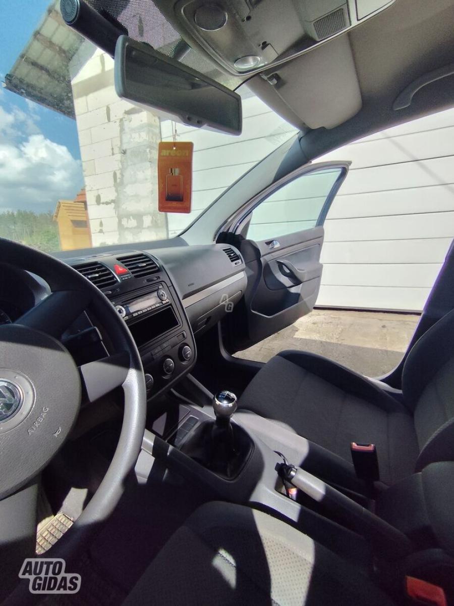 Blue Volkswagen Golf 2004 in Vilnius, with an engine capacity of 1.90 L and mileage of 284 thousand km for 399 €, photo 5 on AUTOMOTO.COM.LV