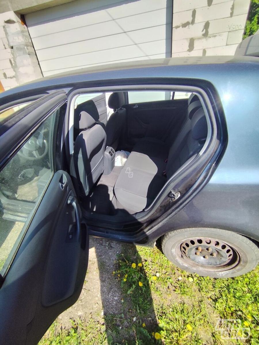 Blue Volkswagen Golf 2004 in Vilnius, with an engine capacity of 1.90 L and mileage of 284 thousand km for 399 €, photo 7 on AUTOMOTO.COM.LV