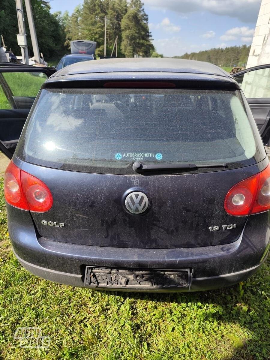 Blue Volkswagen Golf 2004 in Vilnius, with an engine capacity of 1.90 L and mileage of 284 thousand km for 399 €, photo 9 on AUTOMOTO.COM.LV