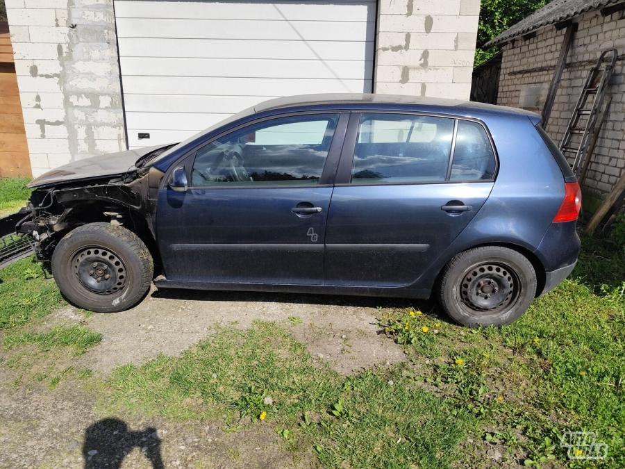 Blue Volkswagen Golf 2004 in Vilnius, with an engine capacity of 1.90 L and mileage of 284 thousand km for 399 €, photo 13 on AUTOMOTO.COM.LV