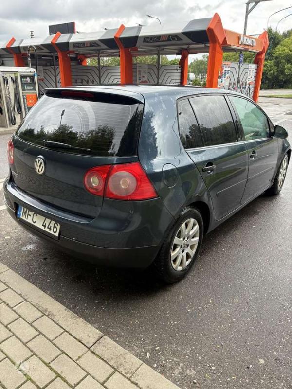 Zils Volkswagen Golf 2004 Viļņa, ar dzinēja tilpumu 1.90 L un nobraukumu 325 tūkst. km par 600 €, foto 6 vietnē AUTOMOTO.COM.LV