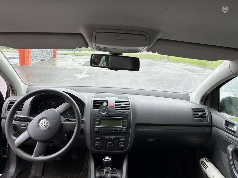 Blue Volkswagen Golf 2004 in Vilnius, with an engine capacity of 1.90 L and mileage of 325 thousand km for 600 €, photo 8 on AUTOMOTO.COM.LV