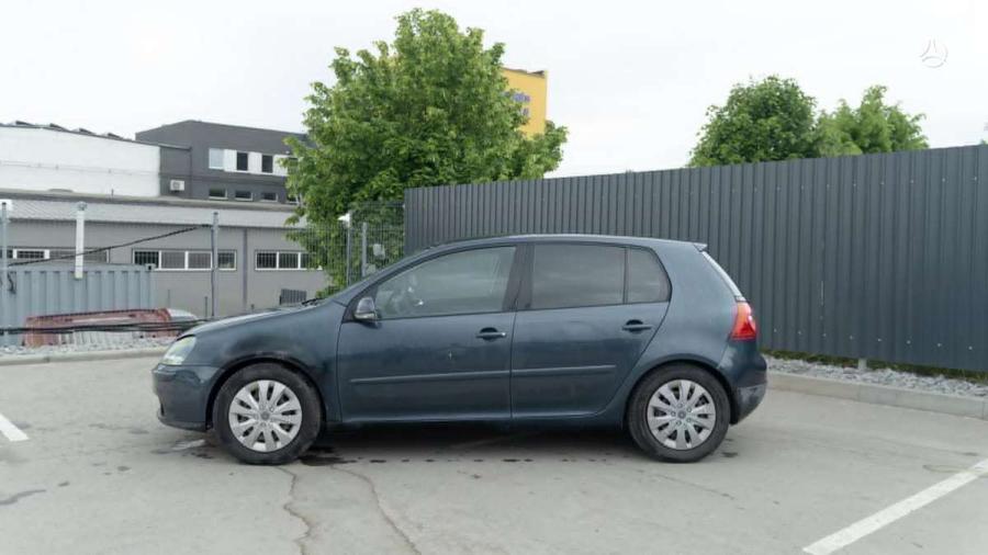 Blue Volkswagen Golf 2004 in Kaunas, with an engine capacity of 1.97 L and mileage of 335 thousand km for 1000 €, photo 5 on AUTOMOTO.COM.LV