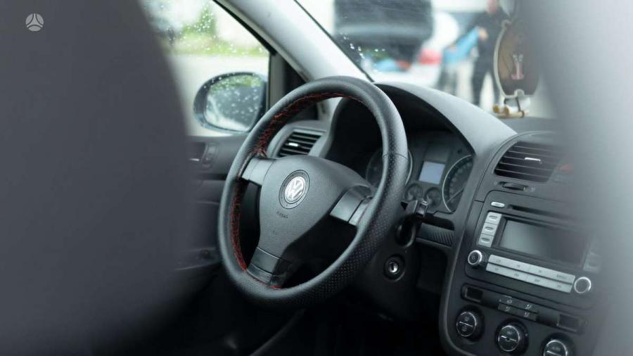 Blue Volkswagen Golf 2004 in Kaunas, with an engine capacity of 1.97 L and mileage of 335 thousand km for 1000 €, photo 9 on AUTOMOTO.COM.LV