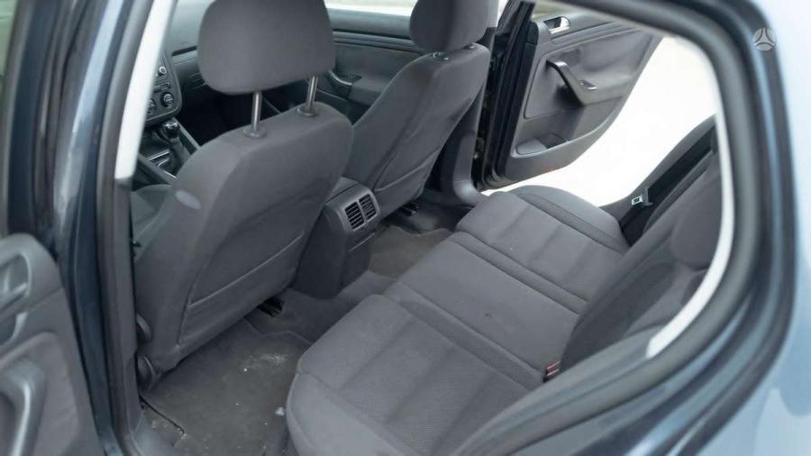 Blue Volkswagen Golf 2004 in Kaunas, with an engine capacity of 1.97 L and mileage of 335 thousand km for 1000 €, photo 14 on AUTOMOTO.COM.LV