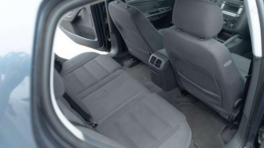 Blue Volkswagen Golf 2004 in Kaunas, with an engine capacity of 1.97 L and mileage of 335 thousand km for 1000 €, photo 15 on AUTOMOTO.COM.LV