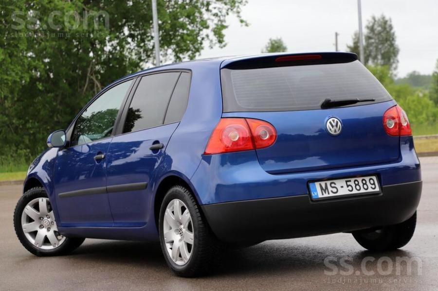 Blue Volkswagen Golf 2004 in Tukums, with an engine capacity of 1.90 L and mileage of 386 thousand km for 1990 €, photo 4 on AUTOMOTO.COM.LV