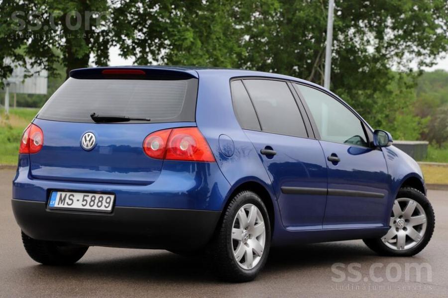 Blue Volkswagen Golf 2004 in Tukums, with an engine capacity of 1.90 L and mileage of 386 thousand km for 1990 €, photo 5 on AUTOMOTO.COM.LV