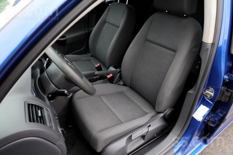 Blue Volkswagen Golf 2004 in Tukums, with an engine capacity of 1.90 L and mileage of 386 thousand km for 1990 €, photo 7 on AUTOMOTO.COM.LV