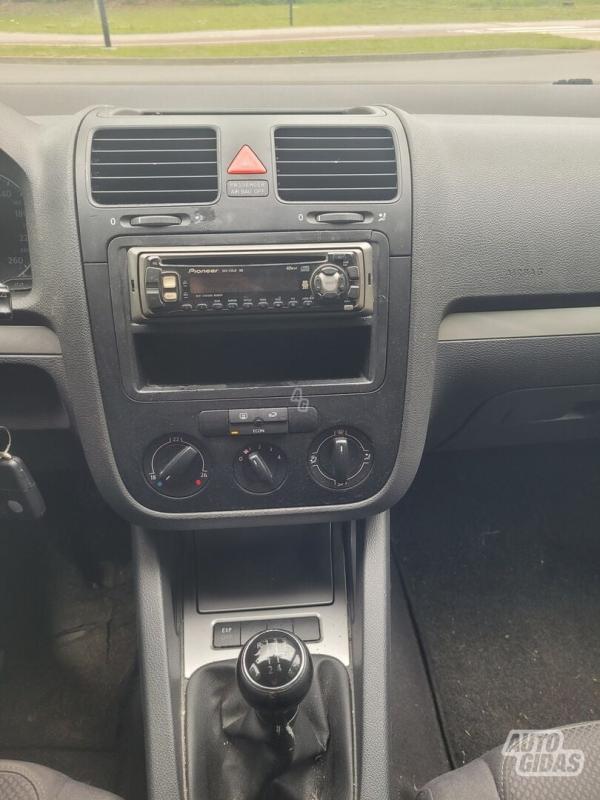 Zils Volkswagen Golf 2004 Viļņa, ar dzinēja tilpumu 1.90 L un nobraukumu 418 tūkst. km par 880 €, foto 8 vietnē AUTOMOTO.COM.LV