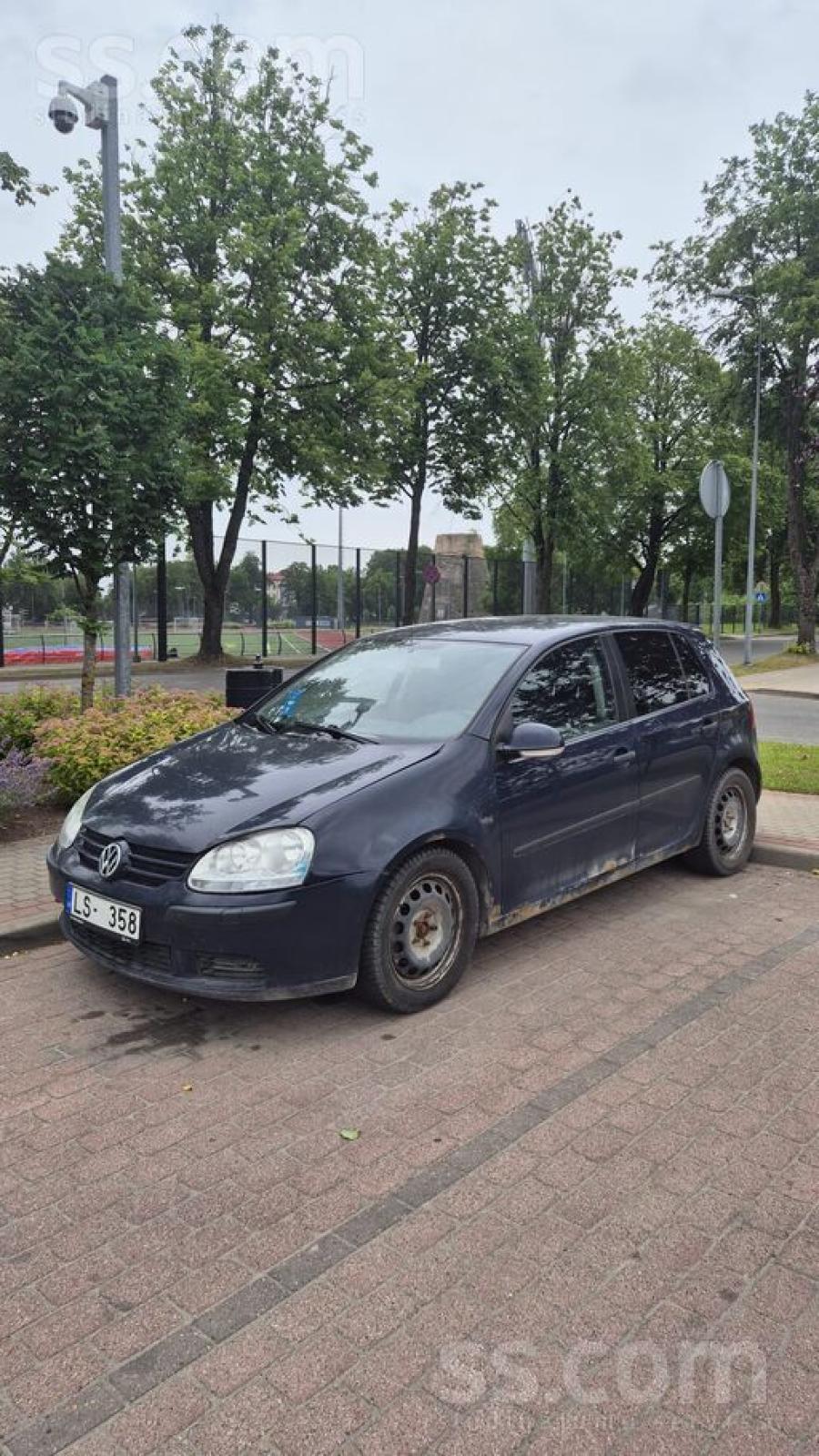 Zils Volkswagen Golf 2004 Cēsis, ar dzinēja tilpumu 1.90 L un nobraukumu 397 tūkst. km par 700 €, foto 1 vietnē AUTOMOTO.COM.LV