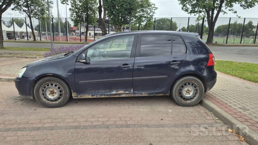 Zils Volkswagen Golf 2004 Cēsis, ar dzinēja tilpumu 1.90 L un nobraukumu 397 tūkst. km par 700 €, foto 4 vietnē AUTOMOTO.COM.LV