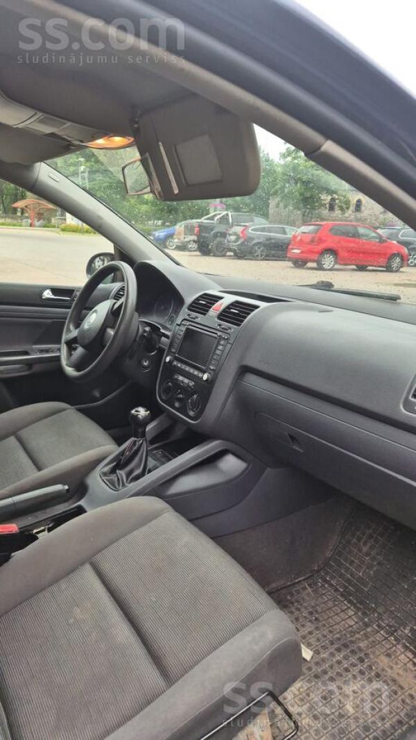 Blue Volkswagen Golf 2004 in Cesis, with an engine capacity of 1.90 L and mileage of 397 thousand km for 700 €, photo 7 on AUTOMOTO.COM.LV