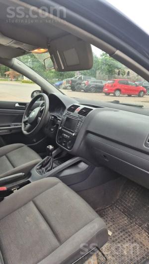 Zils Volkswagen Golf 2004 Cēsis, ar dzinēja tilpumu 1.90 L un nobraukumu 397 tūkst. km par 700 €, foto 8 vietnē AUTOMOTO.COM.LV