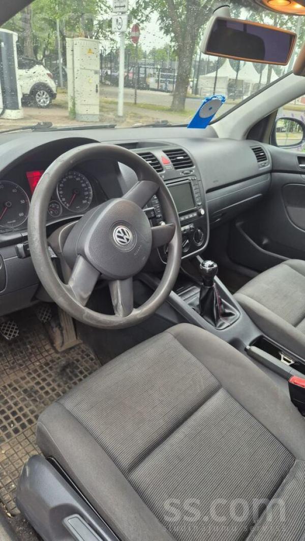 Blue Volkswagen Golf 2004 in Cesis, with an engine capacity of 1.90 L and mileage of 397 thousand km for 700 €, photo 8 on AUTOMOTO.COM.LV