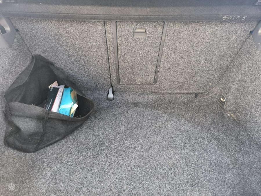 Blue Volkswagen Golf 2004 in Vilnius, with an engine capacity of 1.60 L and mileage of 289 thousand km for 1300 €, photo 15 on AUTOMOTO.COM.LV