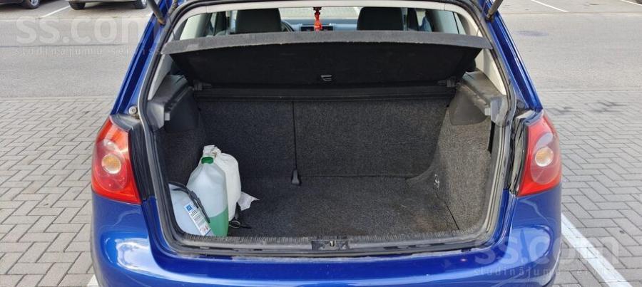 Zils Volkswagen Golf 2004 Rīga, ar dzinēja tilpumu 1.40 L un nobraukumu 302 tūkst. km par 1400 €, foto 9 vietnē AUTOMOTO.COM.LV