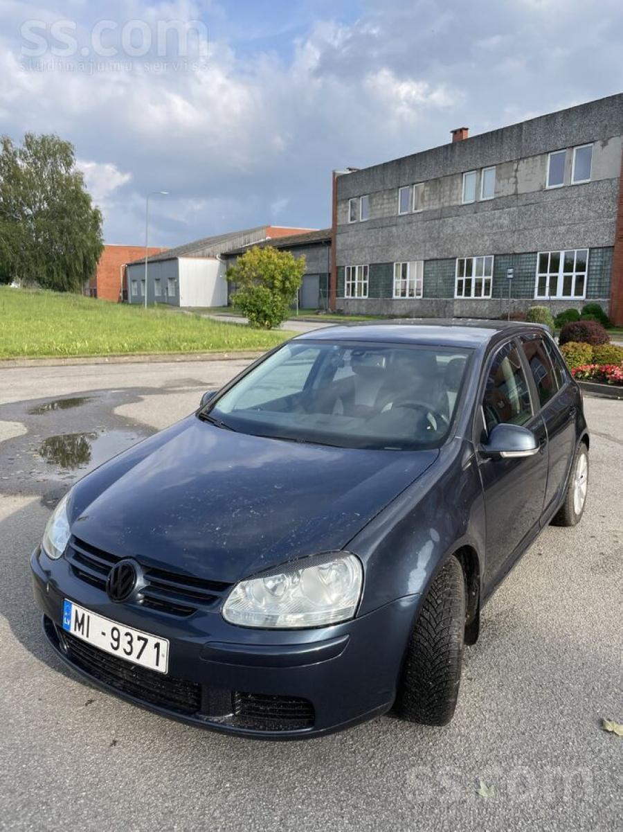 Blue Volkswagen Golf 2004 in Cesis, with an engine capacity of 1.90 L and mileage of 274 thousand km for 2350 €, photo 5 on AUTOMOTO.COM.LV
