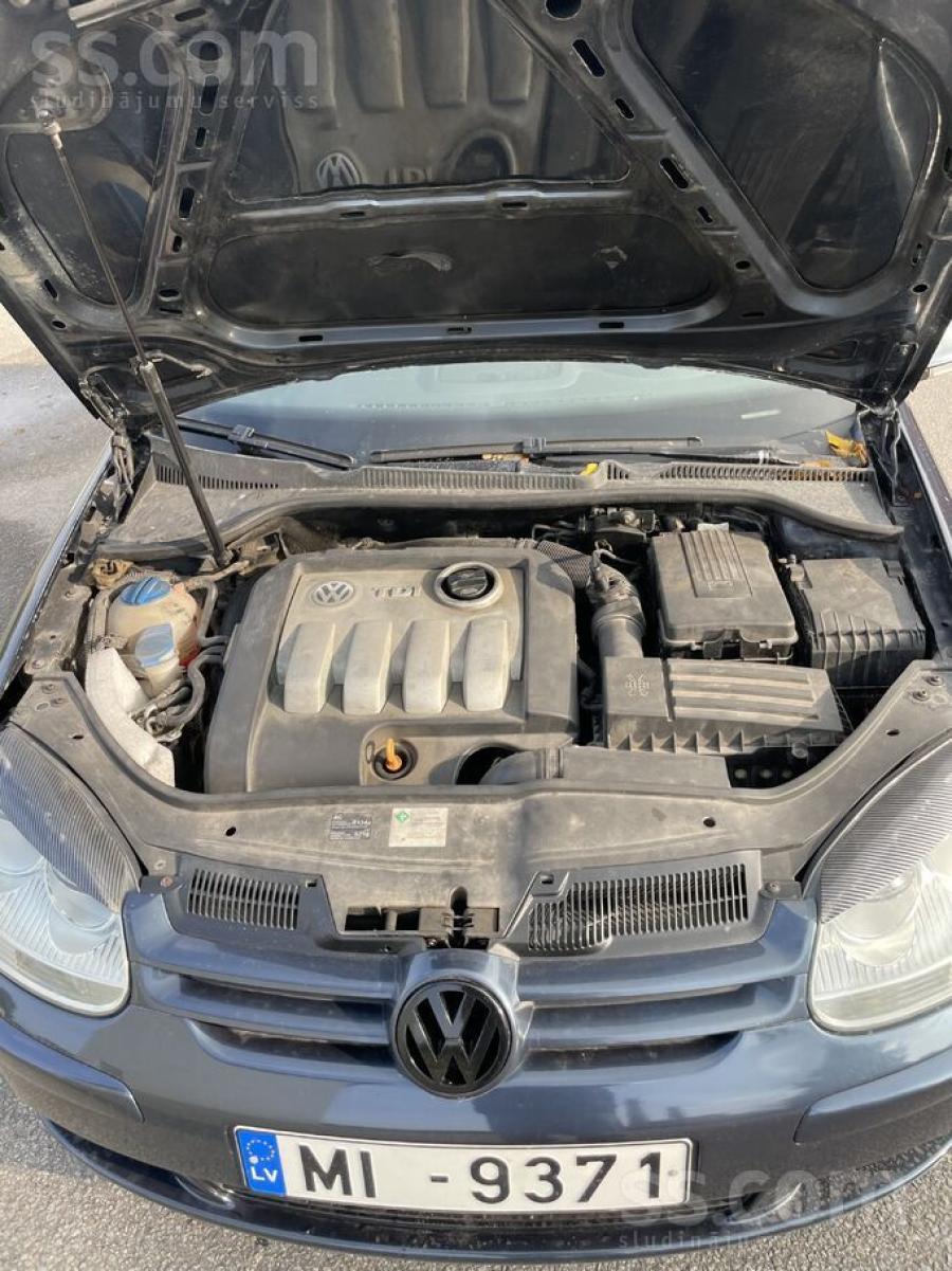 Blue Volkswagen Golf 2004 in Cesis, with an engine capacity of 1.90 L and mileage of 274 thousand km for 2350 €, photo 6 on AUTOMOTO.COM.LV