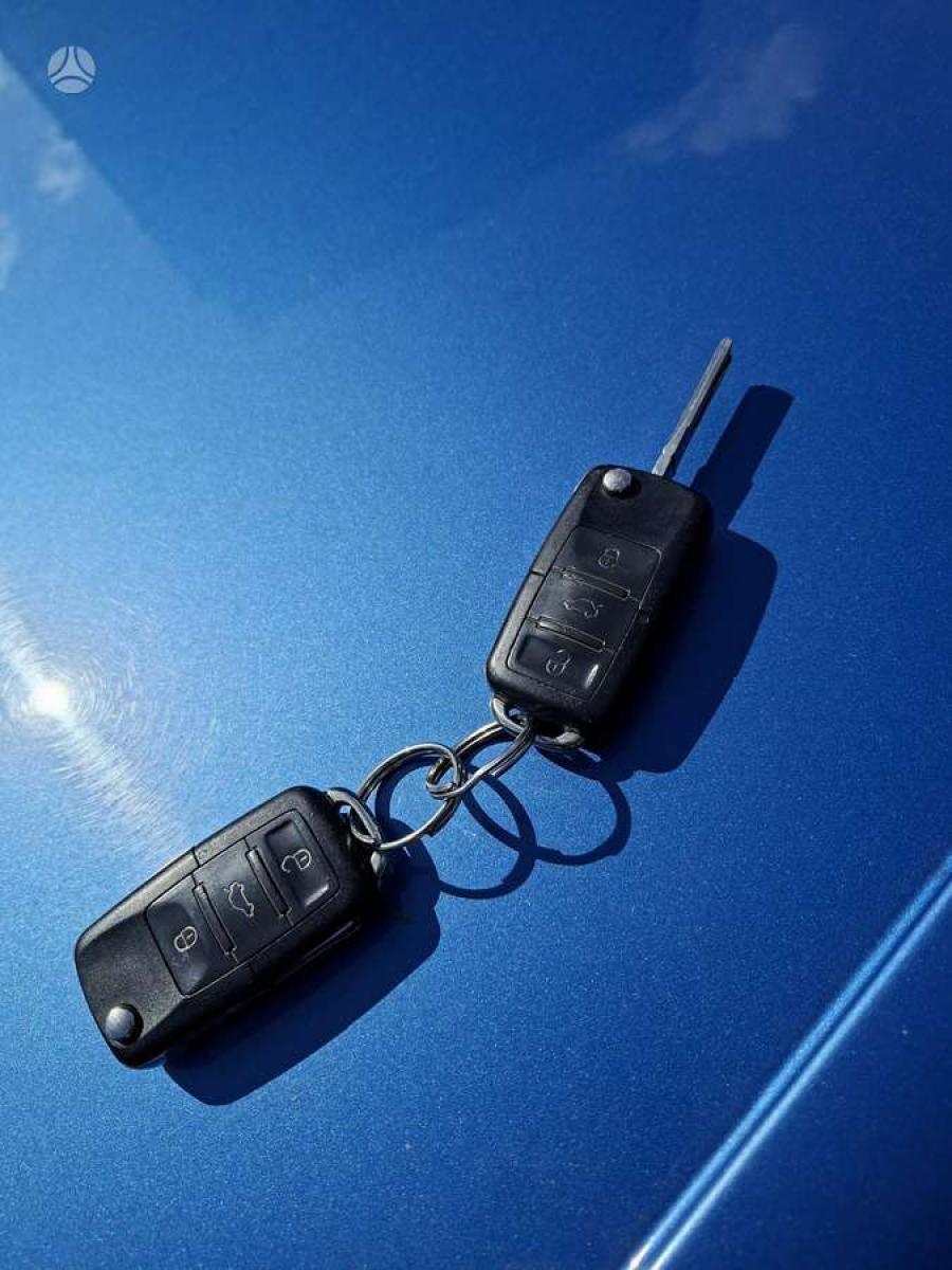 Zils Volkswagen Golf 2004 Klaipėda, ar dzinēja tilpumu 1.90 L un nobraukumu 556 tūkst. km par 850 €, foto 8 vietnē AUTOMOTO.COM.LV