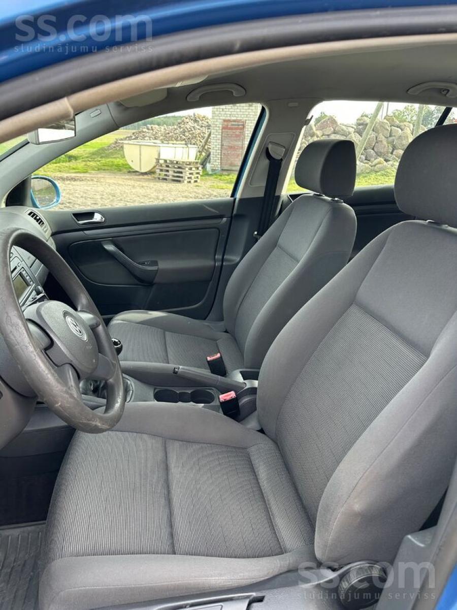 Zils Volkswagen Golf 2004 Bauska, ar dzinēja tilpumu 1.40 L un nobraukumu 244 tūkst. km par 1100 €, foto 5 vietnē AUTOMOTO.COM.LV