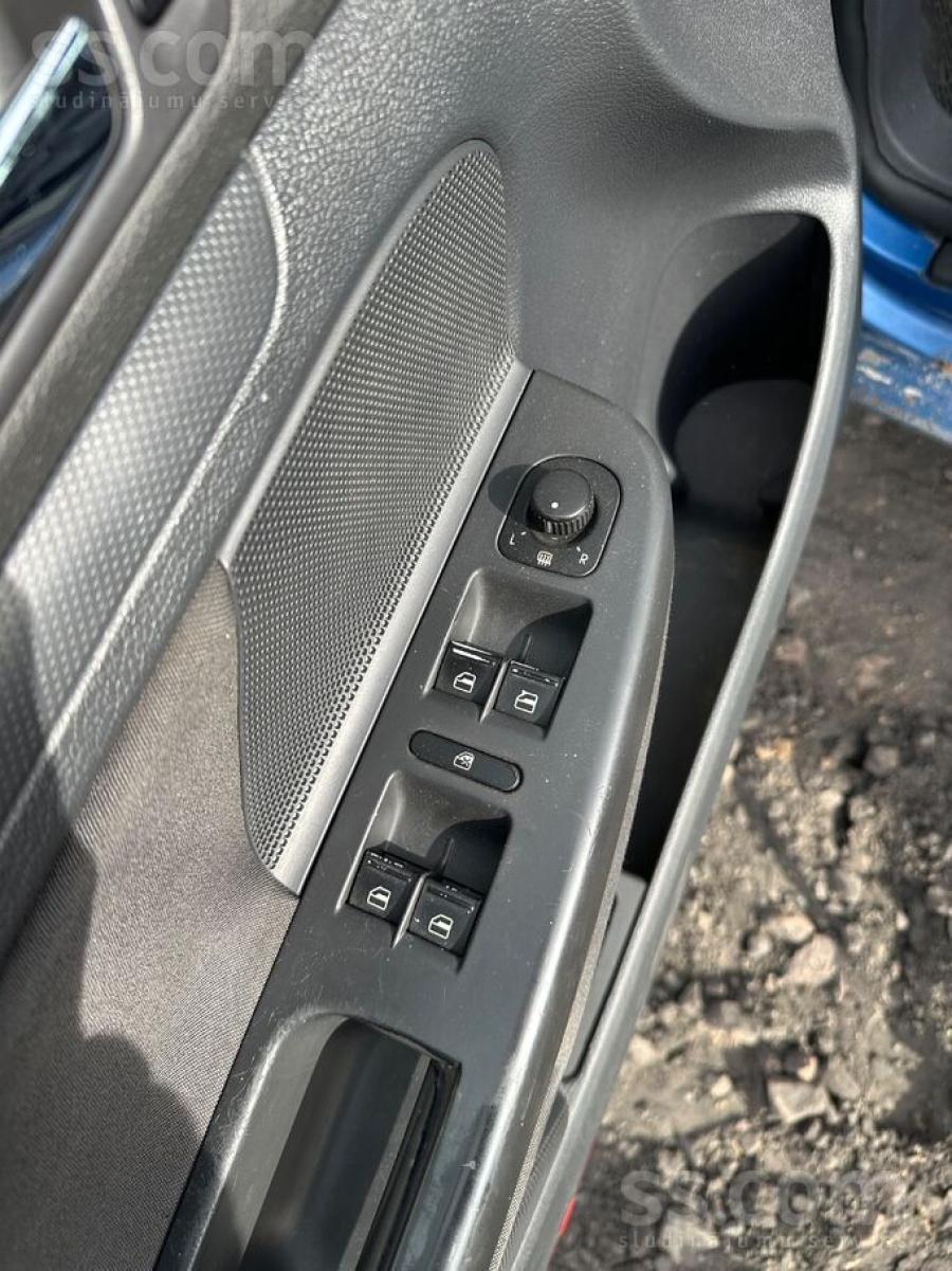 Zils Volkswagen Golf 2004 Bauska, ar dzinēja tilpumu 1.40 L un nobraukumu 244 tūkst. km par 1100 €, foto 10 vietnē AUTOMOTO.COM.LV