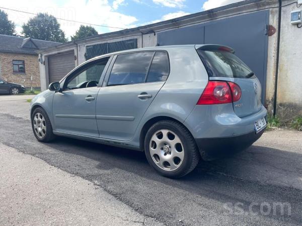 Blue Volkswagen Golf 2004 in Ludza, with an engine capacity of 1.90 L and mileage of 427 thousand km for 1700 €, photo 4 on AUTOMOTO.COM.LV