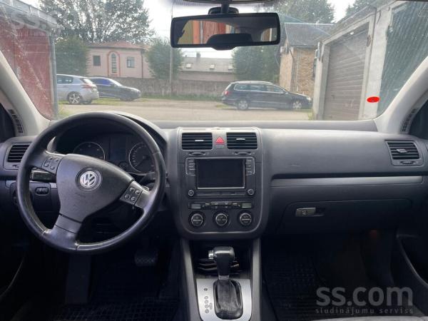 Blue Volkswagen Golf 2004 in Ludza, with an engine capacity of 1.90 L and mileage of 427 thousand km for 1700 €, photo 6 on AUTOMOTO.COM.LV