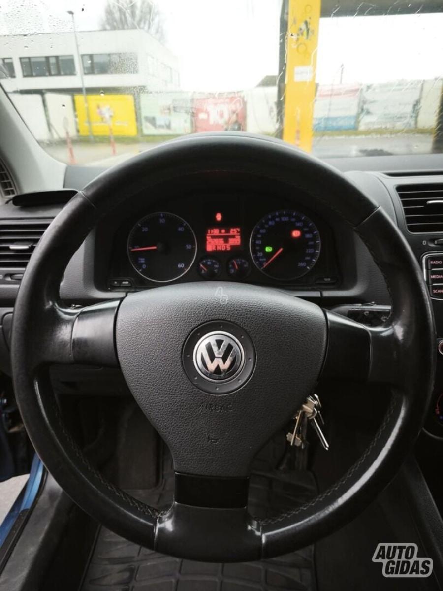 Zils Volkswagen Golf 2005 Kazlų Rūda, ar dzinēja tilpumu 1.90 L un nobraukumu 293 tūkst. km par 2750 €, foto 8 vietnē AUTOMOTO.COM.LV